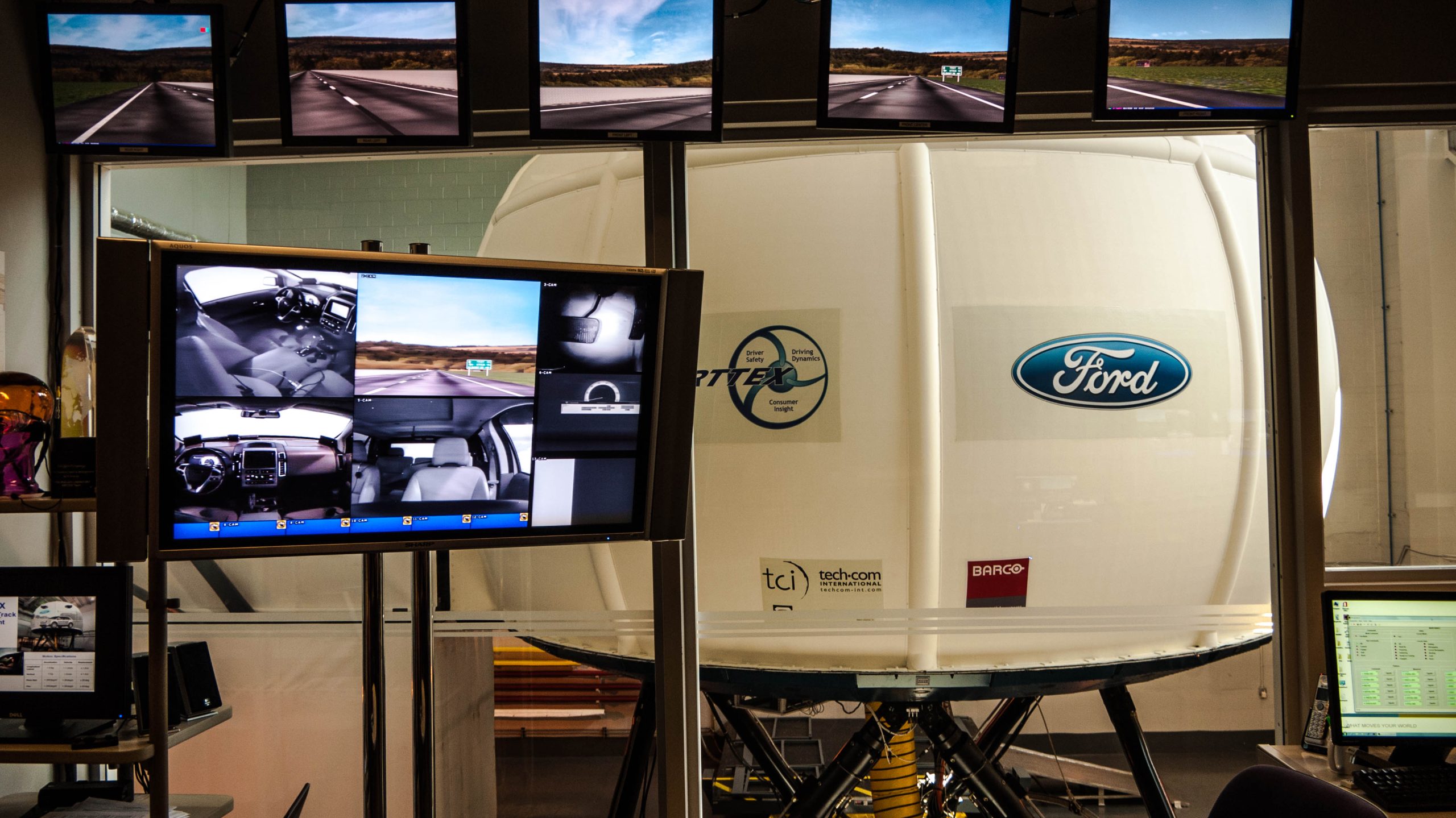 Behind the wheel of VIRTTEX, Ford’s distracted driving simulator - Ars ...