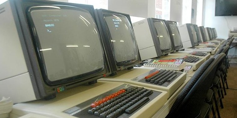 UK museum seeks BBC Micro experts to help maintain its classic ‘80s PCs ...