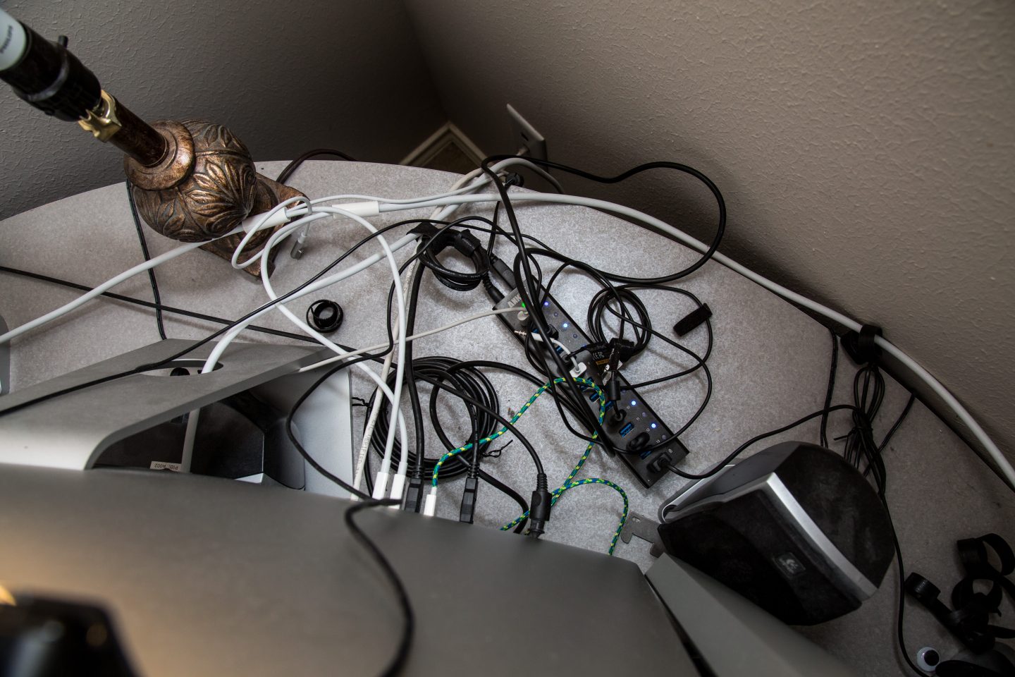 Help! There is a seething mass of snakes under my desk - Ars Technica