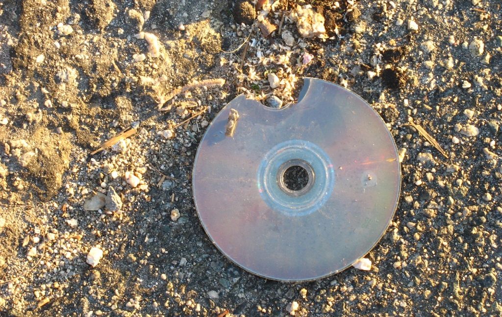 Four years later, Xbox exec admits how Microsoft screwed up disc resale ...