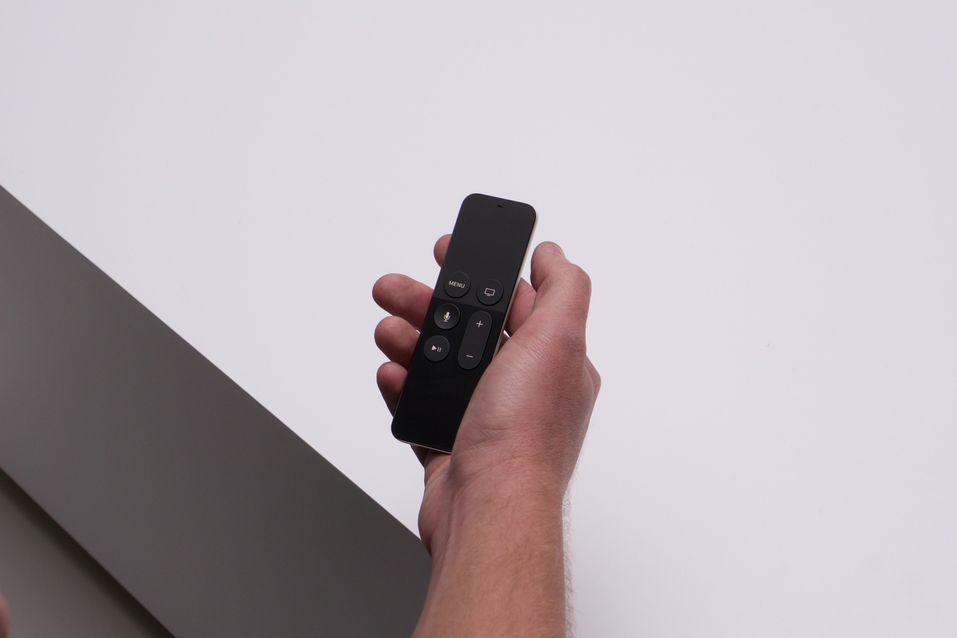 Eyes- and hands-on with the new Apple TV and its remote - Ars Technica
