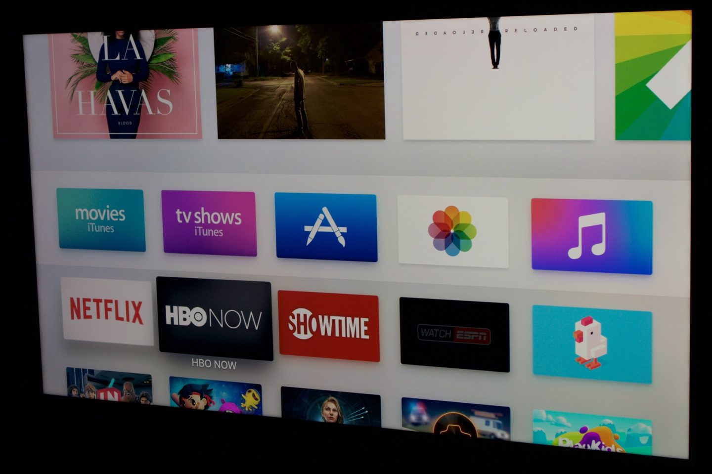 Eyes- and hands-on with the new Apple TV and its remote - Ars Technica