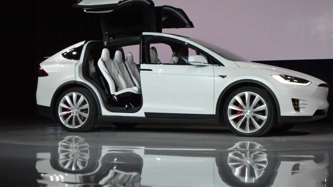 An evening up close with the Tesla Model X - Ars Technica