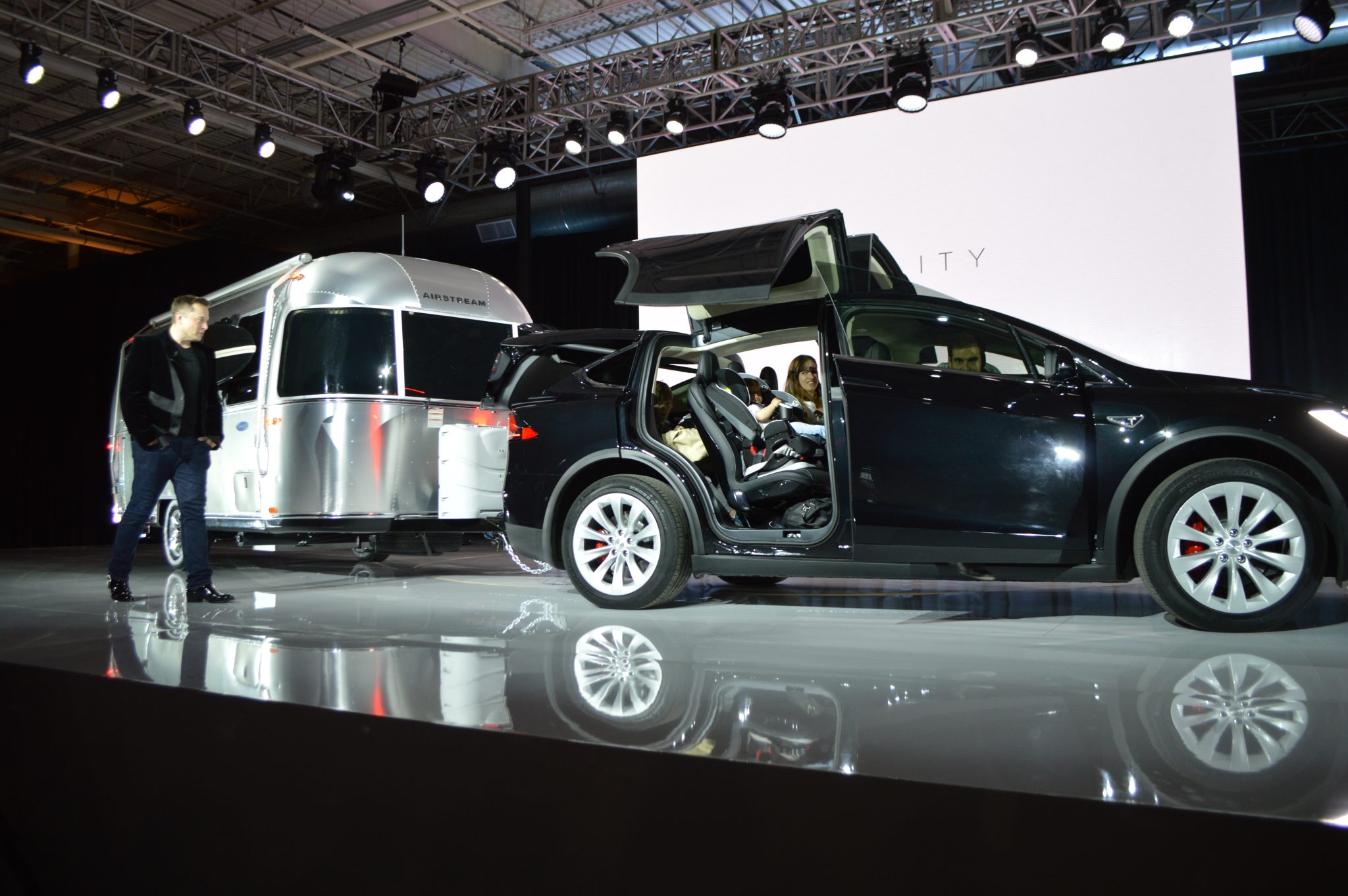 An evening up close with the Tesla Model X - Ars Technica