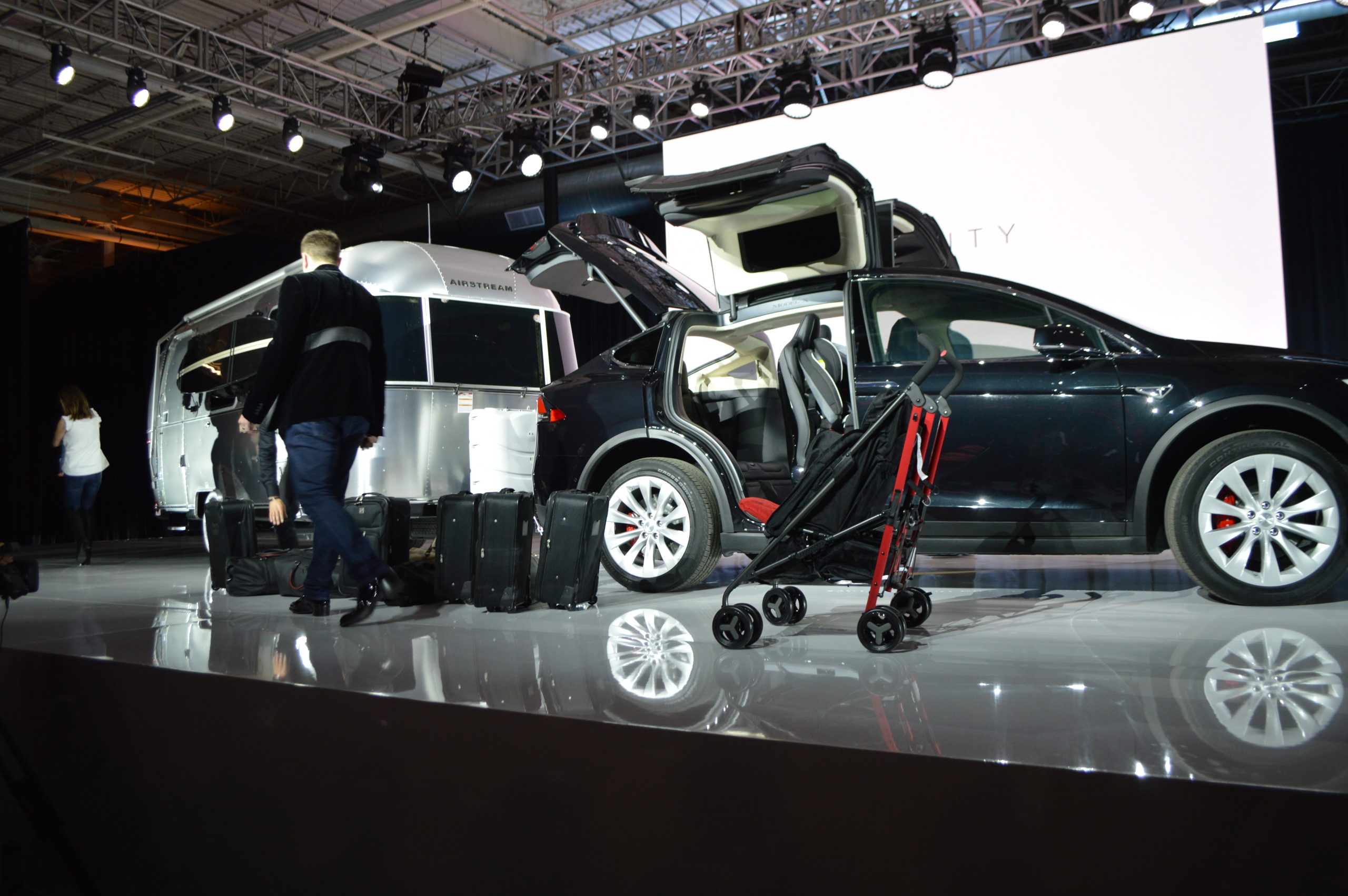 An evening up close with the Tesla Model X - Ars Technica