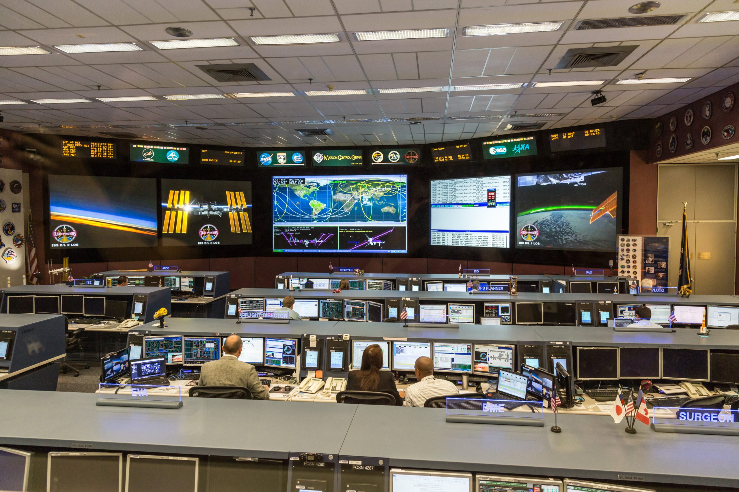 Exploring NASA’s Johnson Space Center with the cast of The Martian ...