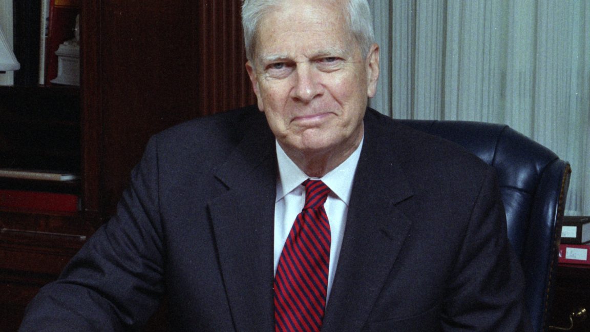 Librarian of Congress who made phone unlocking illegal retires today ...