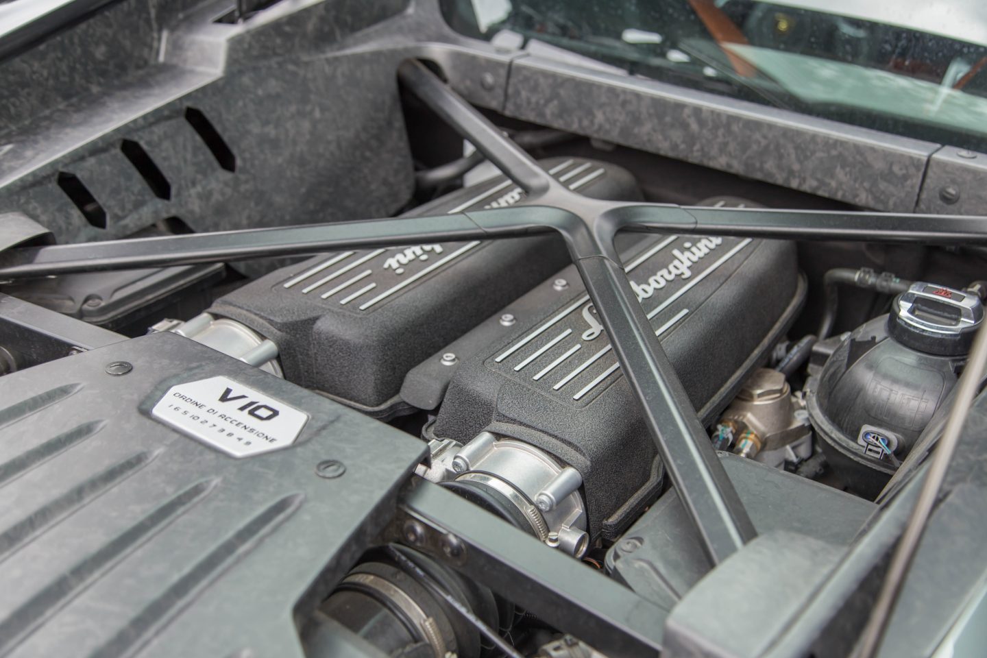 The Lamborghini Huracán: An all-wheel drive adrenaline delivery system ...