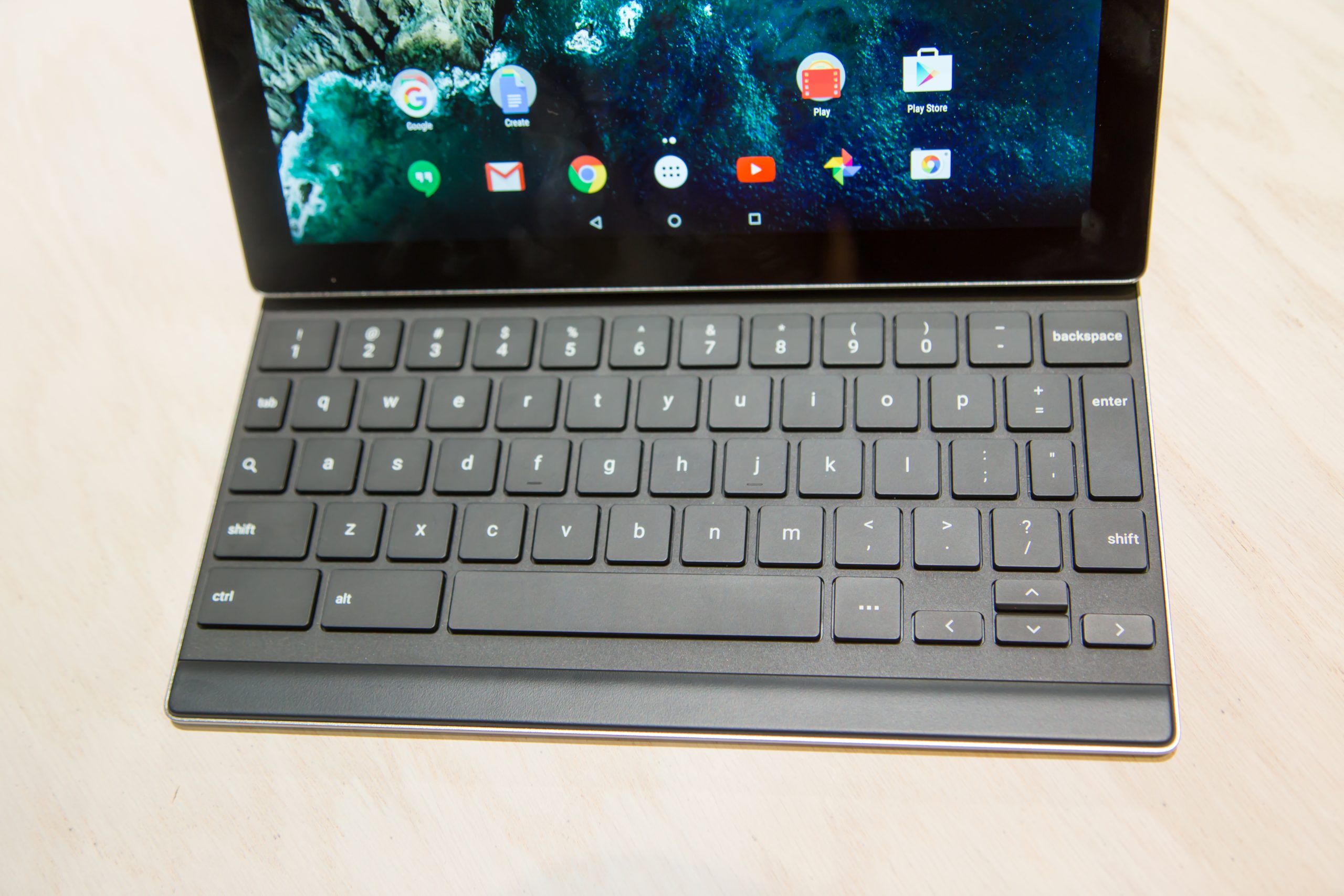 Google Pixel C hands-on: A well-built but clunky convertible Android ...