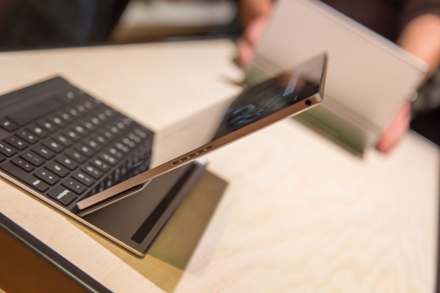 Google Pixel C hands-on: A well-built but clunky convertible Android ...