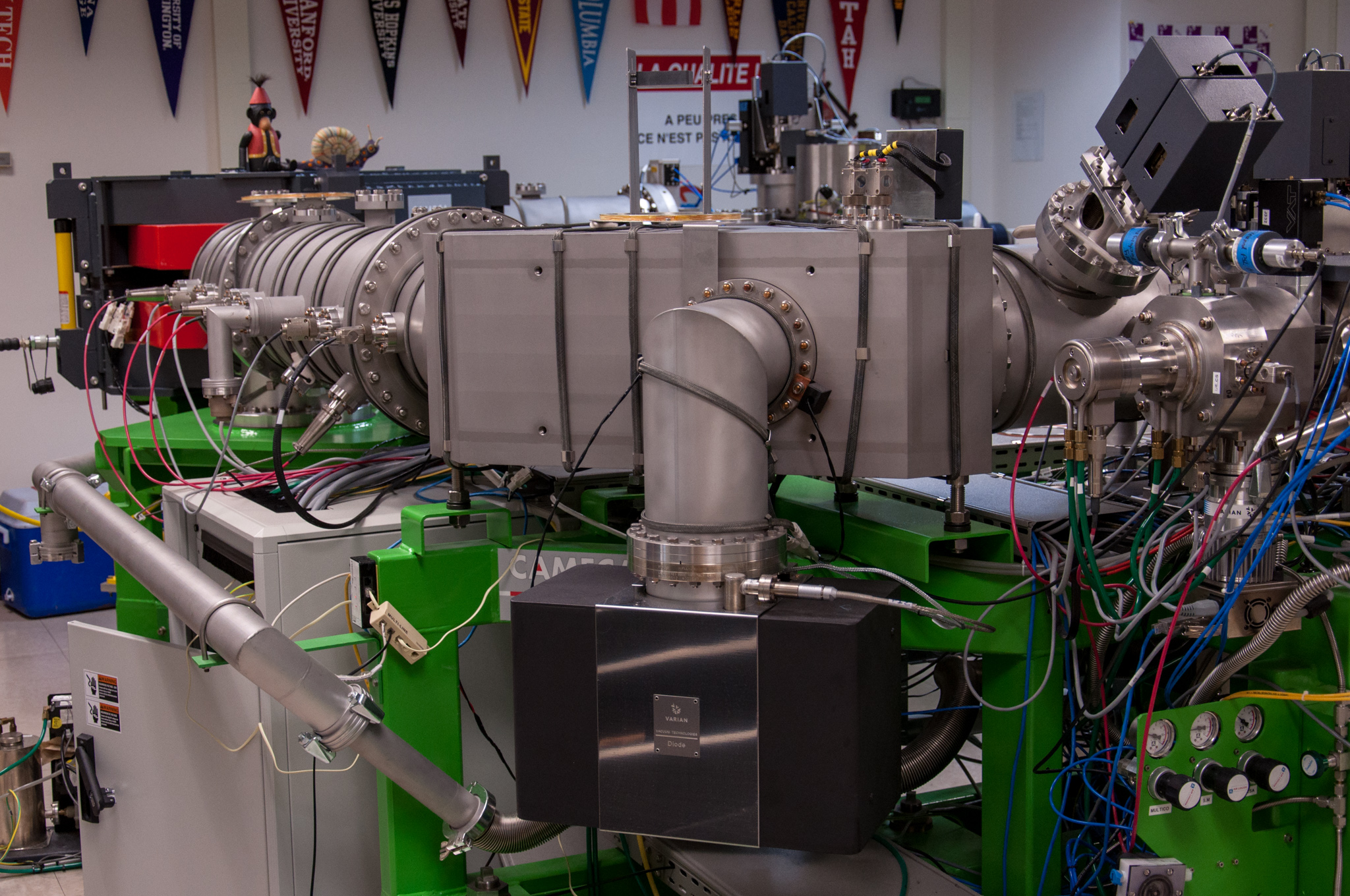 The particle accelerator that can draw data out of specks of comet dust ...