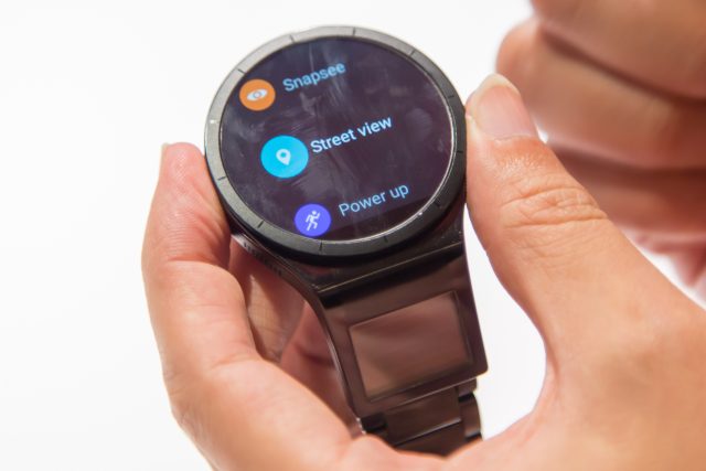 Lenovo “Magic View” concept is a crazy mix of a smartwatch and Google ...