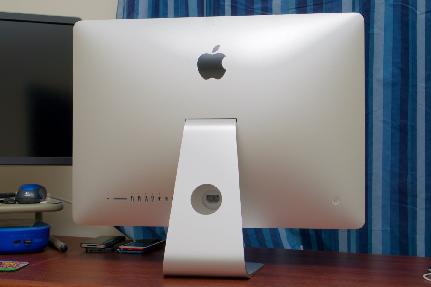 Same design, new insides, better screen: 21.5-inch 4K Retina iMac ...