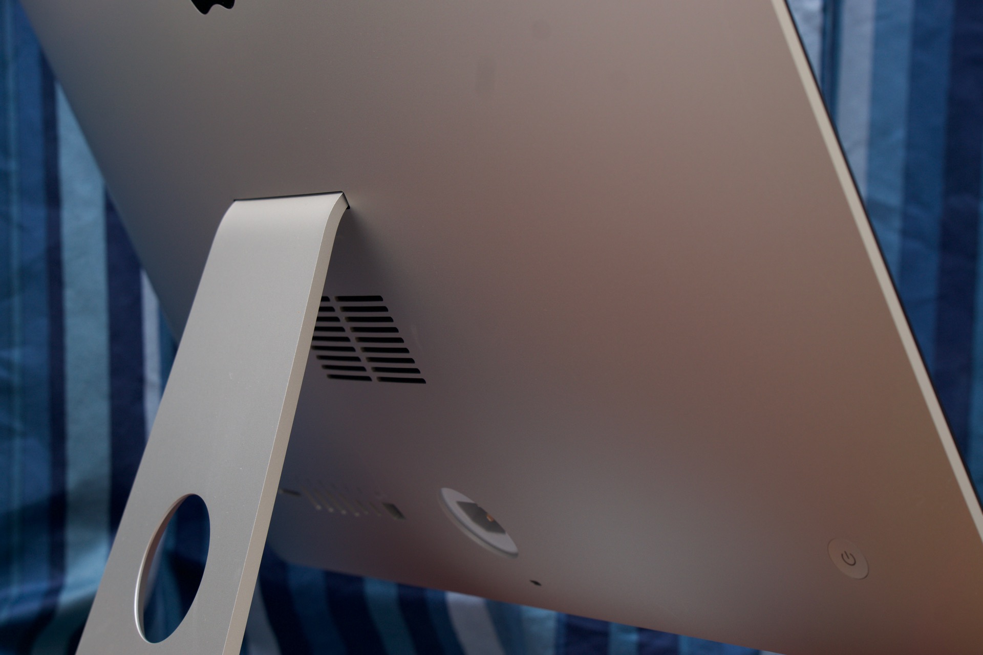 Same design, new insides, better screen: 21.5-inch 4K Retina iMac ...