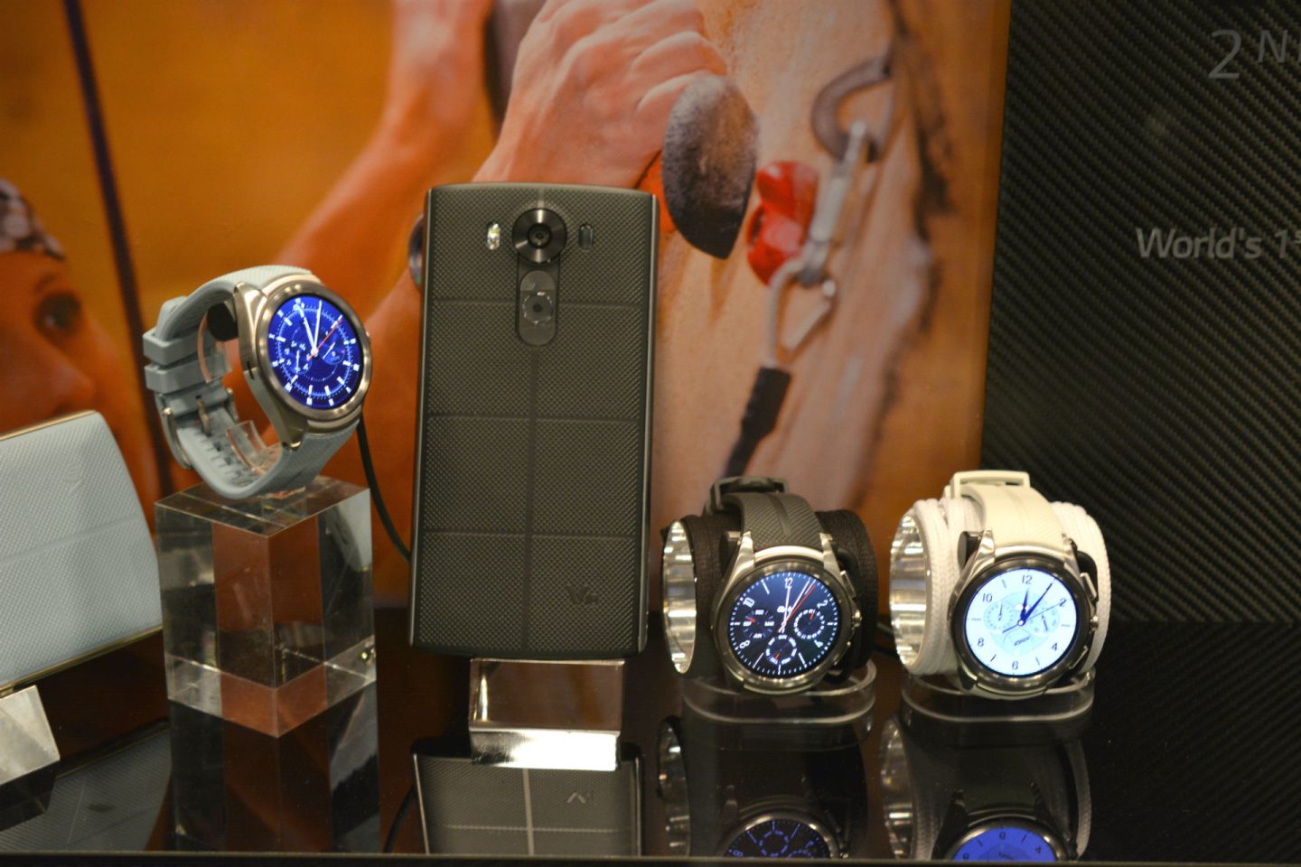 Hands-on with LG’s dual-screen V10 smartphone and LTE Watch Urbane ...
