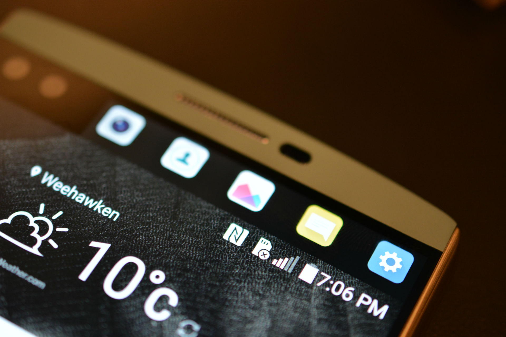 Hands-on with LG’s dual-screen V10 smartphone and LTE Watch Urbane ...