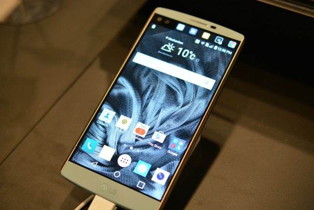 Hands-on with LG’s dual-screen V10 smartphone and LTE Watch Urbane ...