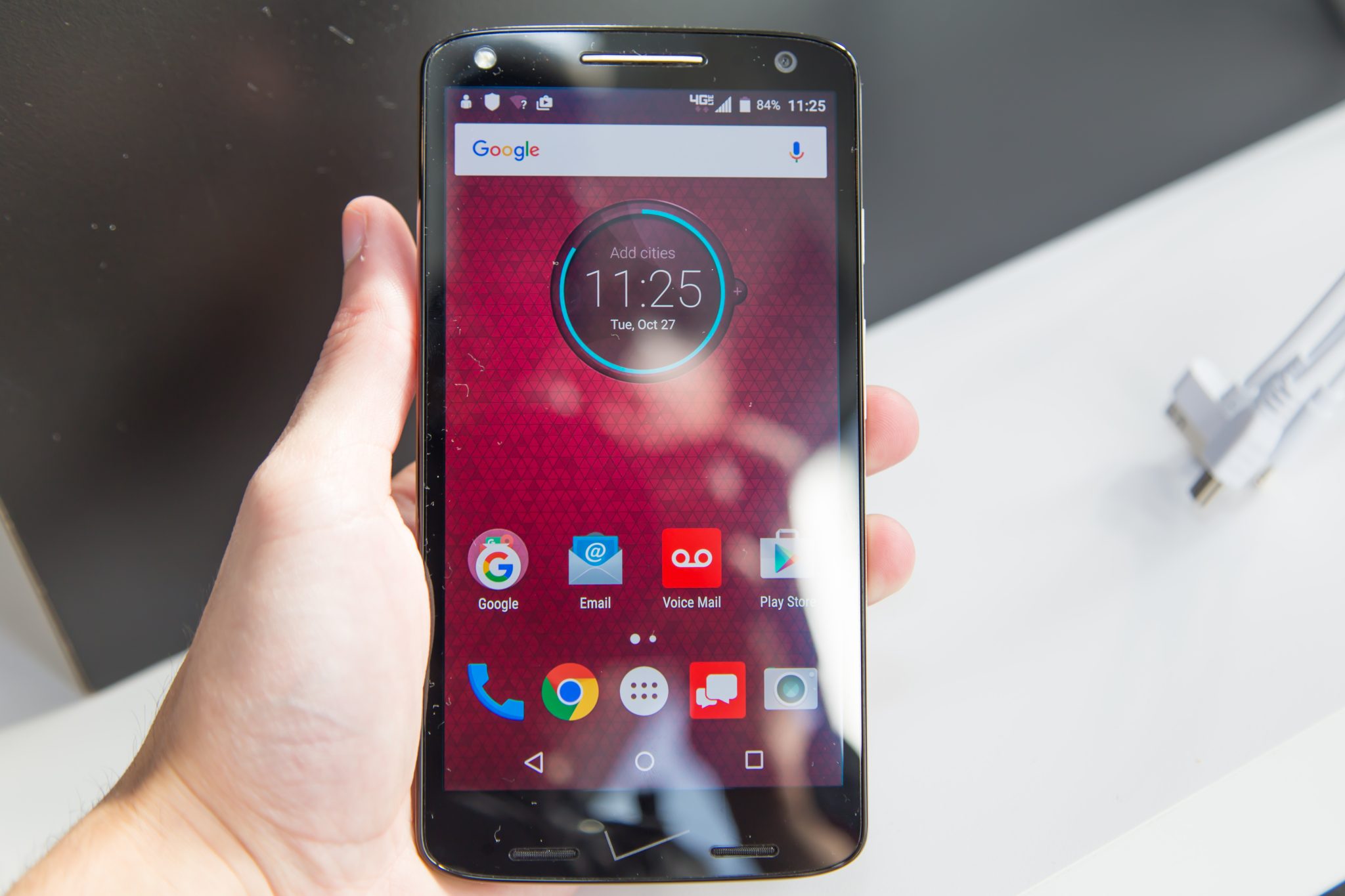 Hands-on with Verizon’s Droid Turbo 2 and its plastic “shatterproof ...