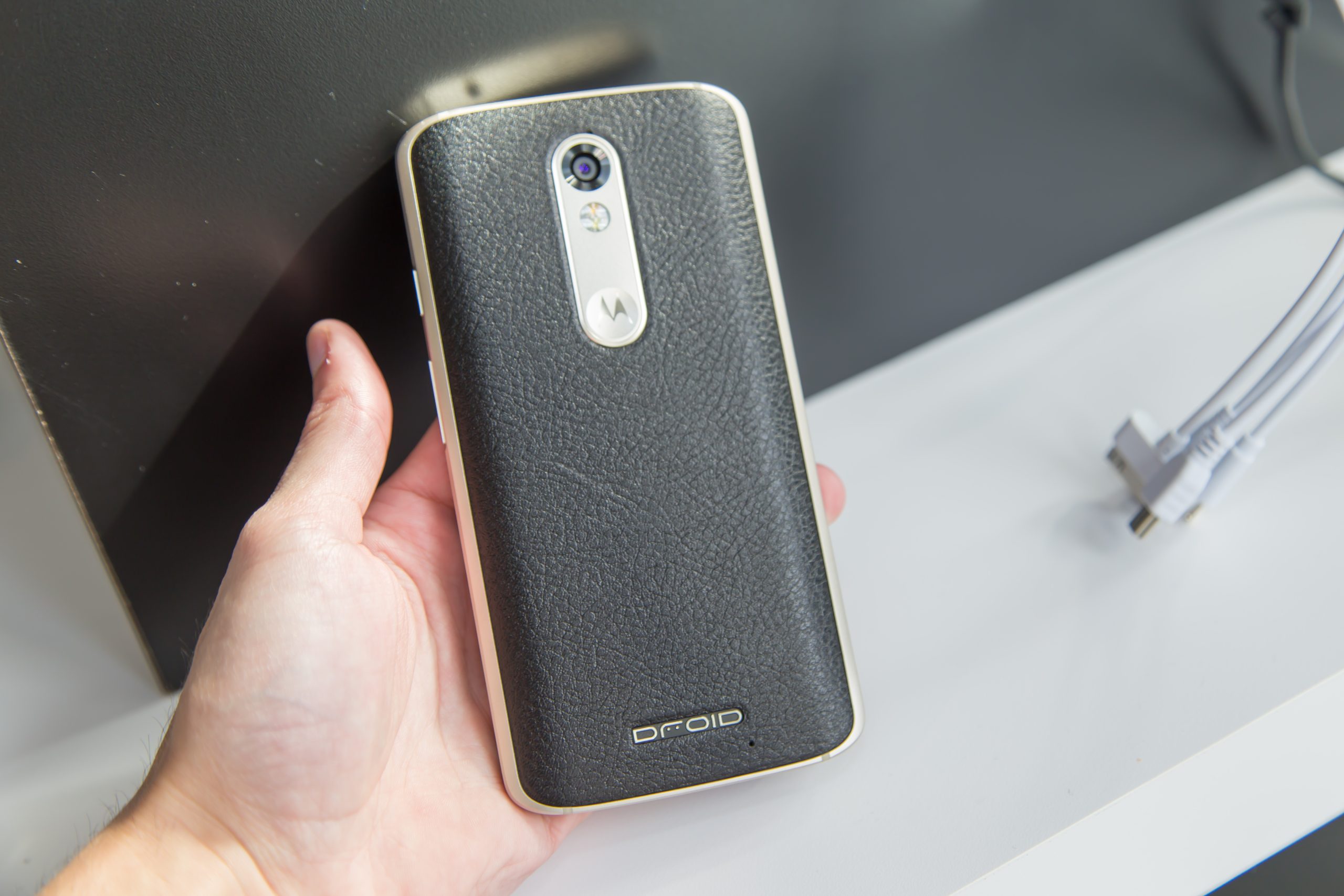 Hands-on with Verizon’s Droid Turbo 2 and its plastic “shatterproof ...
