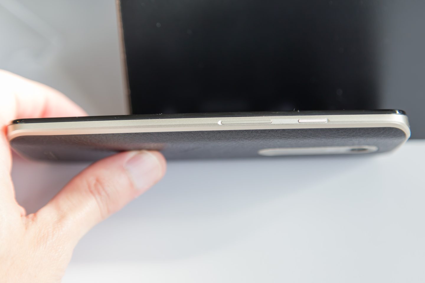 Hands-on with Verizon’s Droid Turbo 2 and its plastic “shatterproof ...