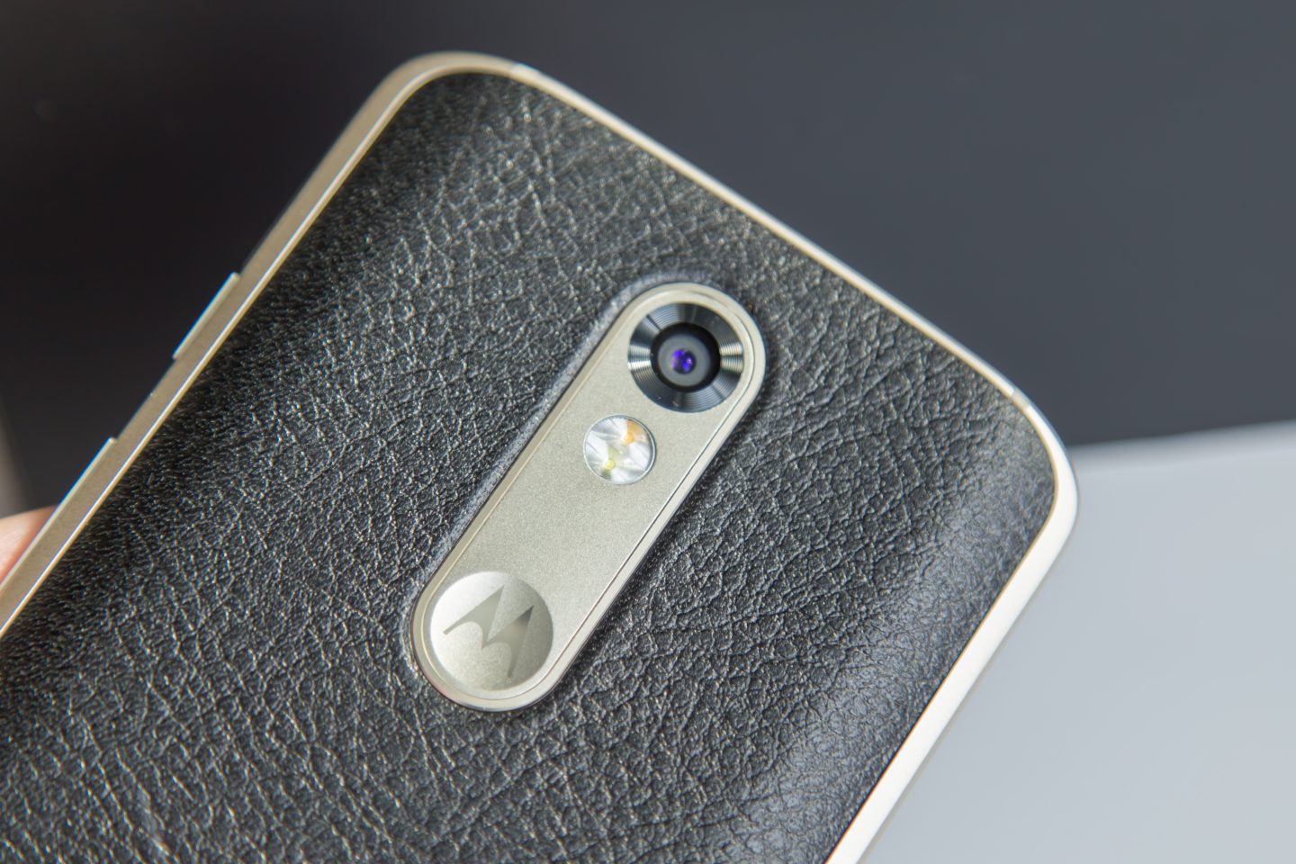 Hands-on with Verizon’s Droid Turbo 2 and its plastic “shatterproof ...