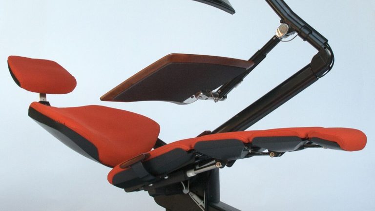 Sit? Stand? Nifty new workstation lets you lie down on the job - Ars ...