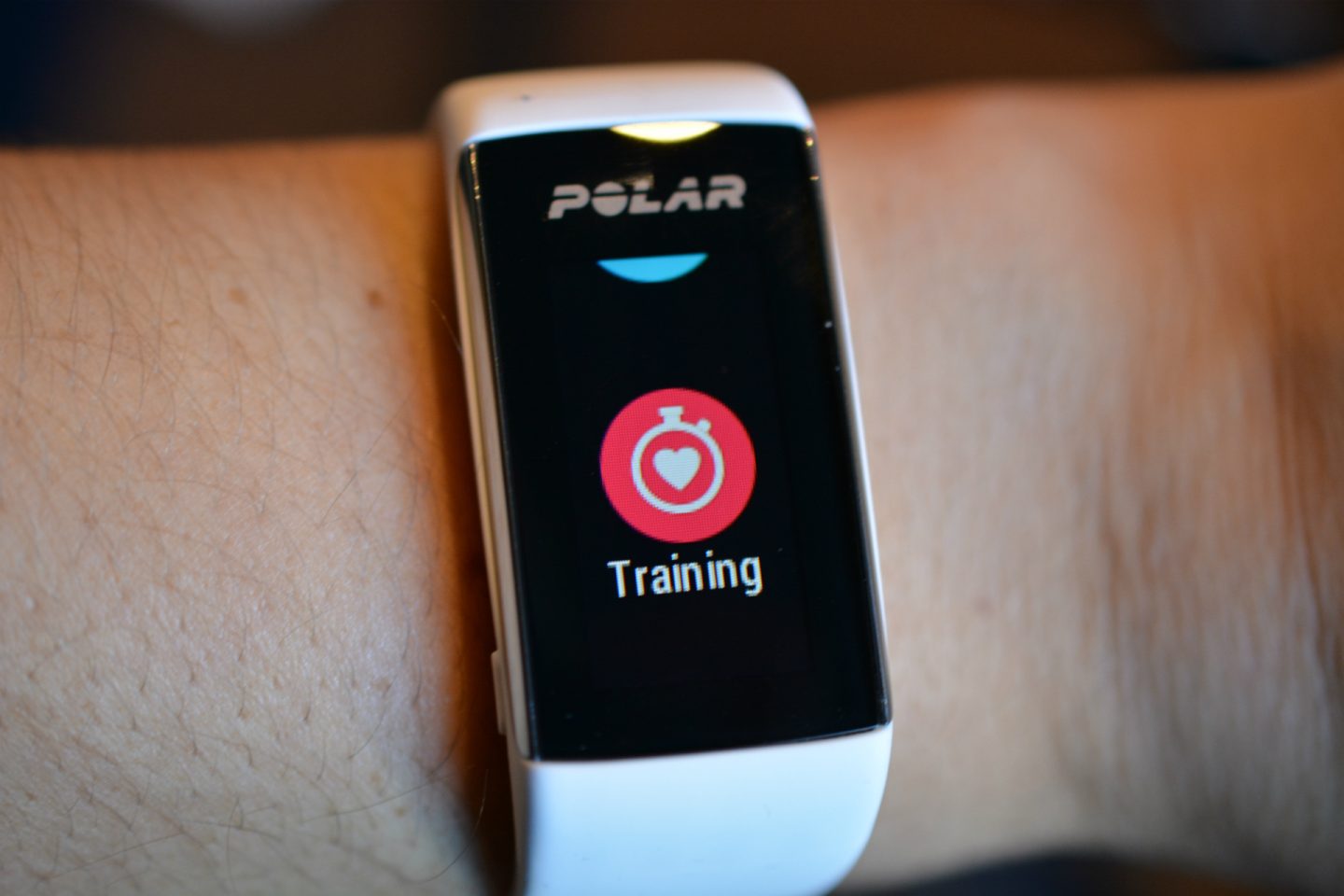 Polar steps up its smart band game with the new A360 tracker - Ars Technica