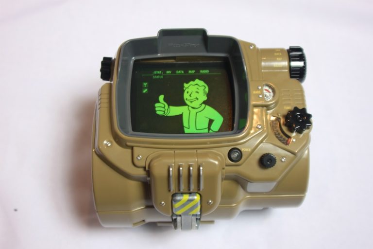 Unboxing our very own, limited-edition Fallout 4 Pip-Boy - Ars Technica