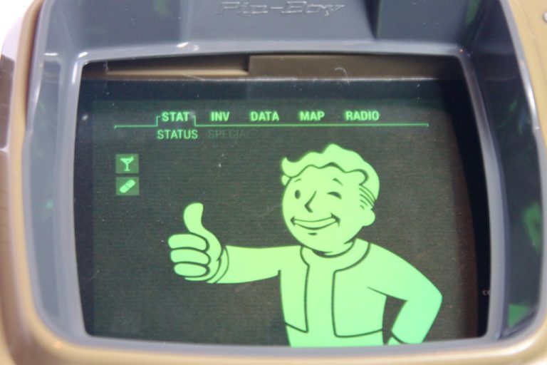 Unboxing our very own, limited-edition Fallout 4 Pip-Boy - Ars Technica