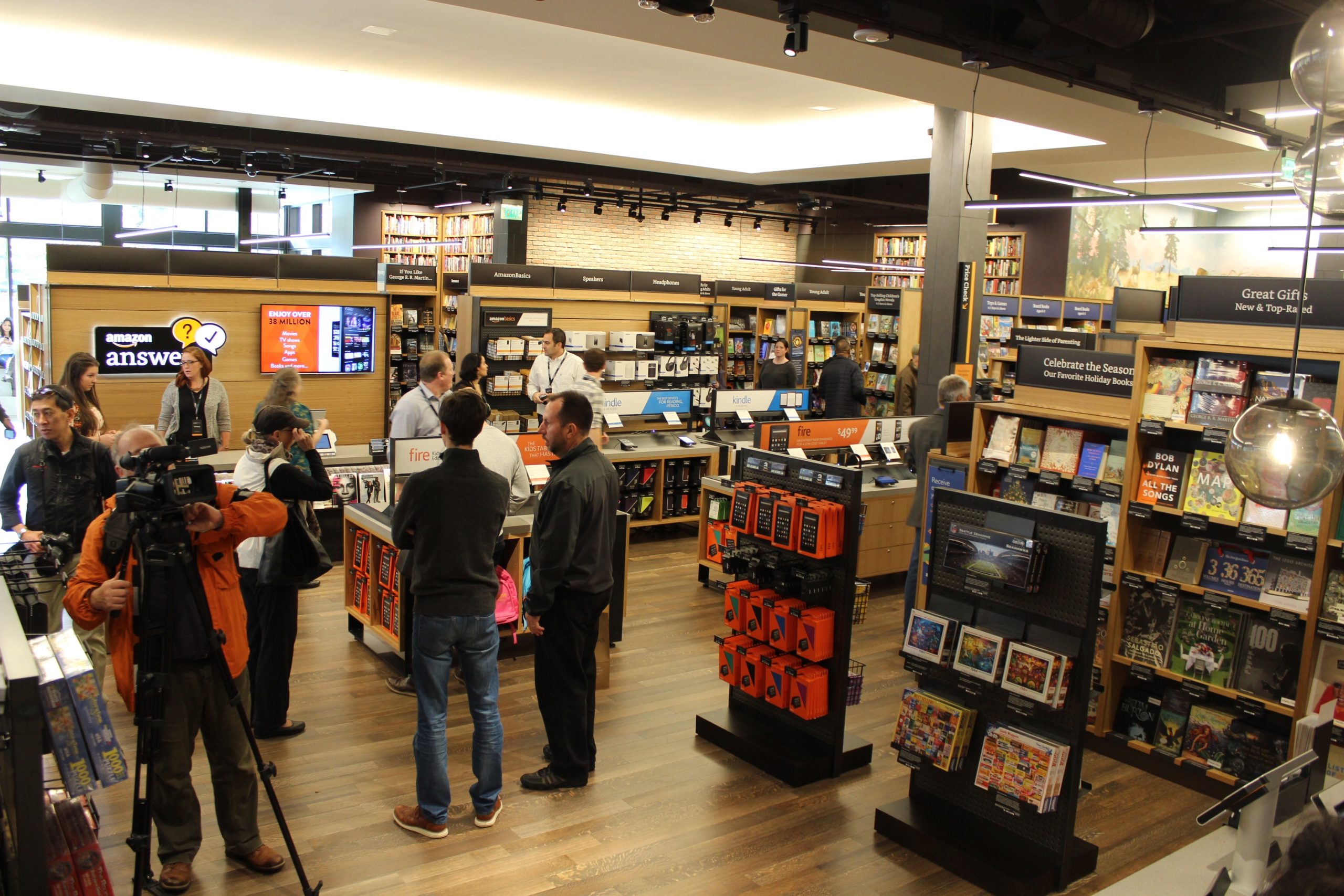 Amazon’s first brick-and-mortar store: One big ad for the Amazon app ...