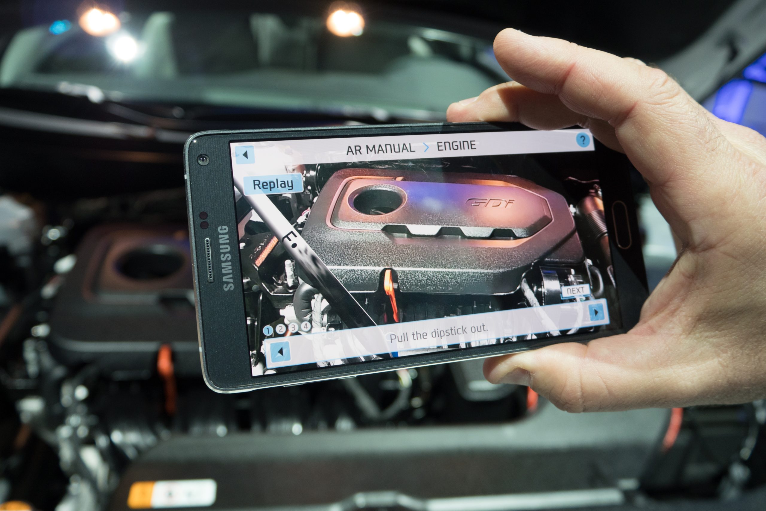 2015 Los Angeles Auto Show tech: Augmented reality manuals and retina ...
