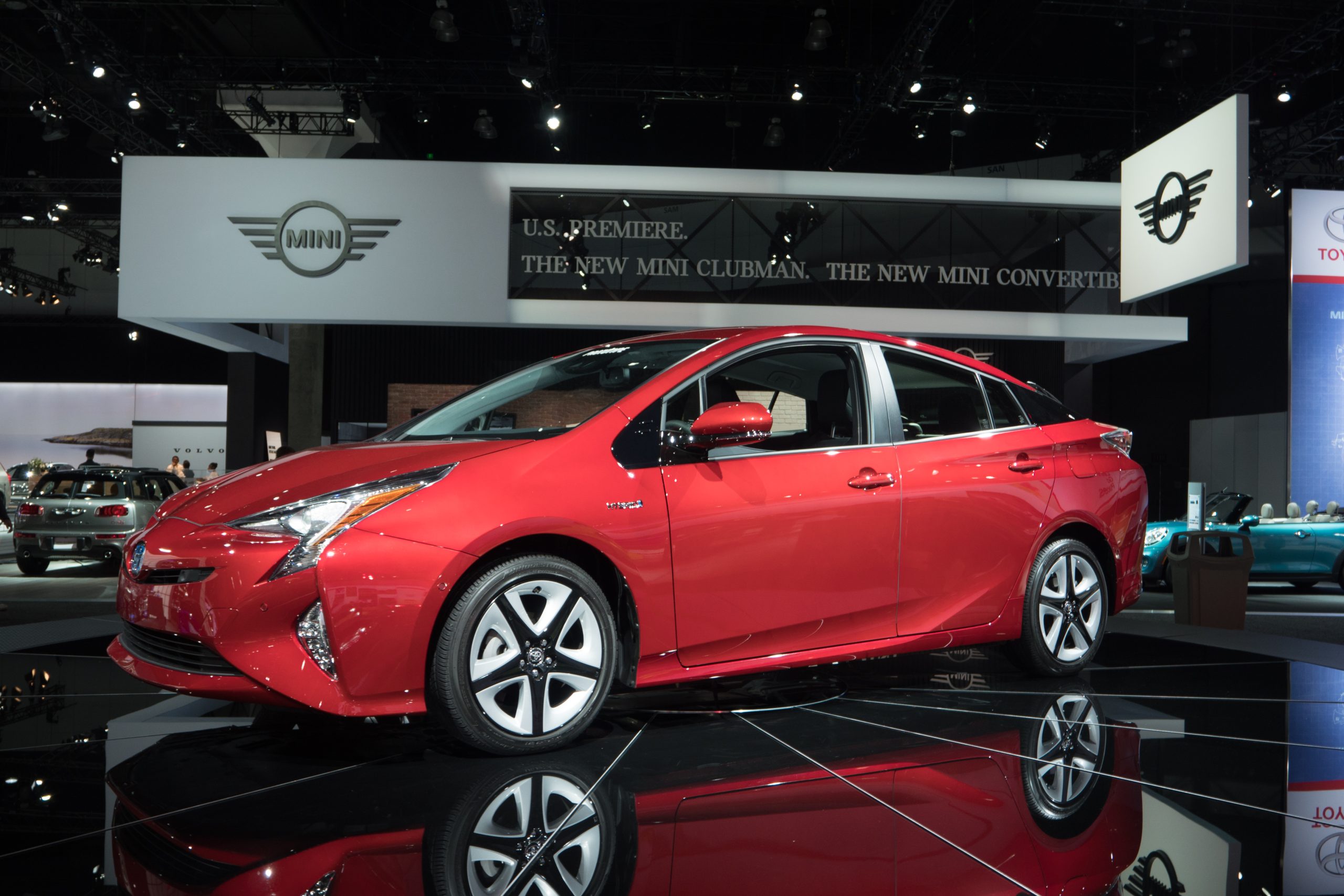 2015 Los Angeles Auto Show tech: Augmented reality manuals and retina ...