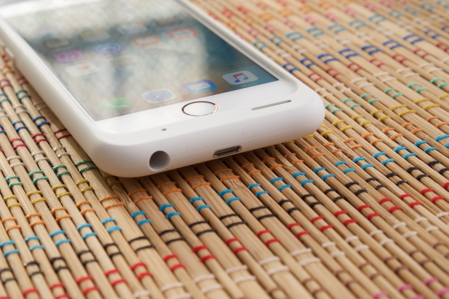 Mini-review: A week with Apple’s lumpy new iPhone battery case - Ars ...