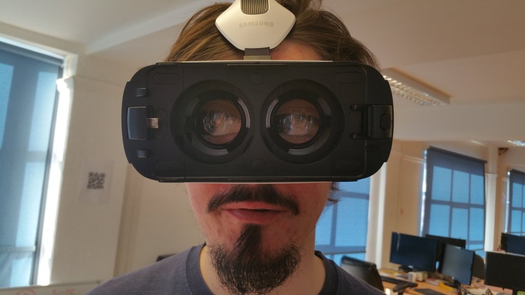 #GearBoggles: The horrifying new face of wearing a VR headset - Ars ...