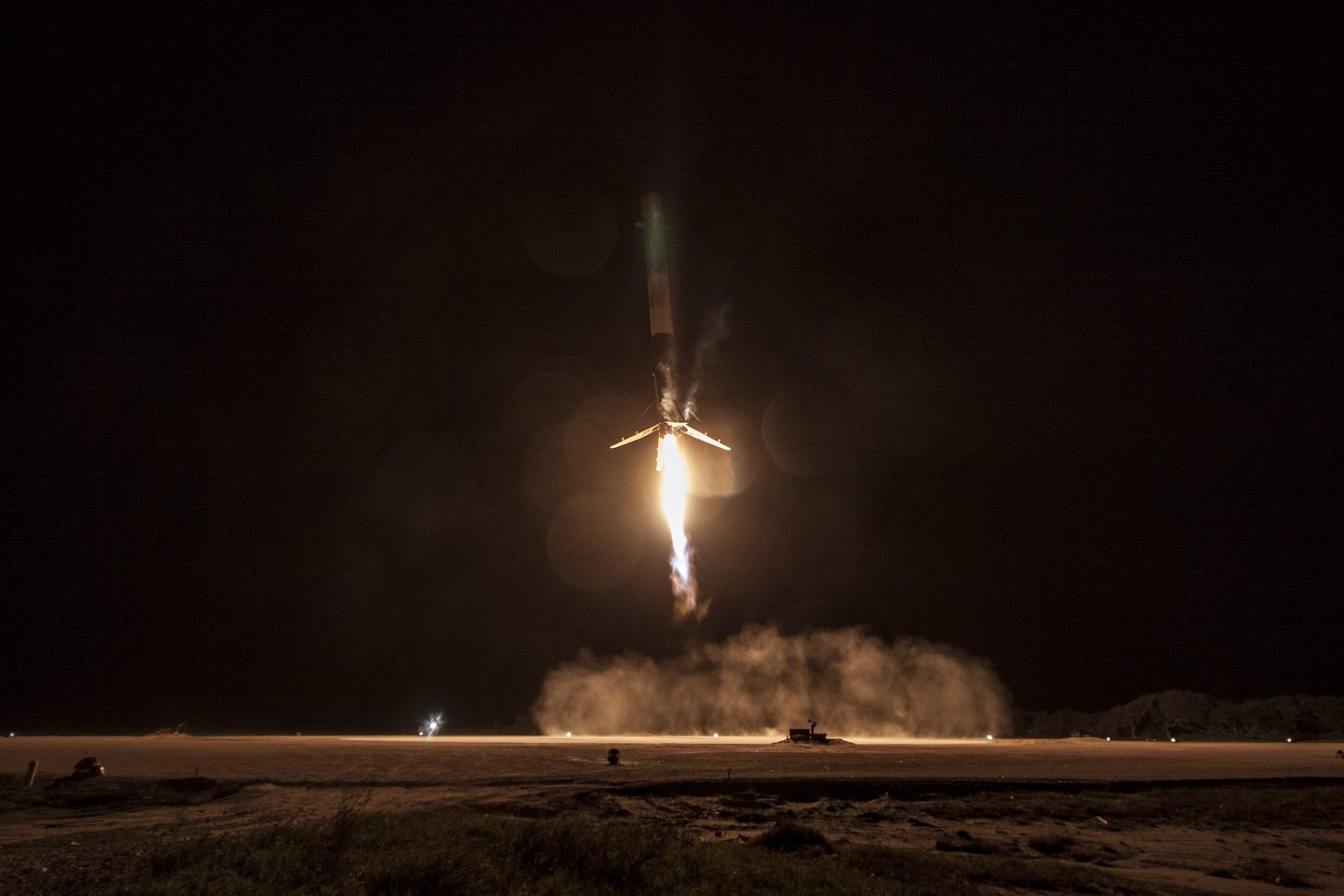 New photos of SpaceX booster show sooty but undamaged rocket - Ars Technica