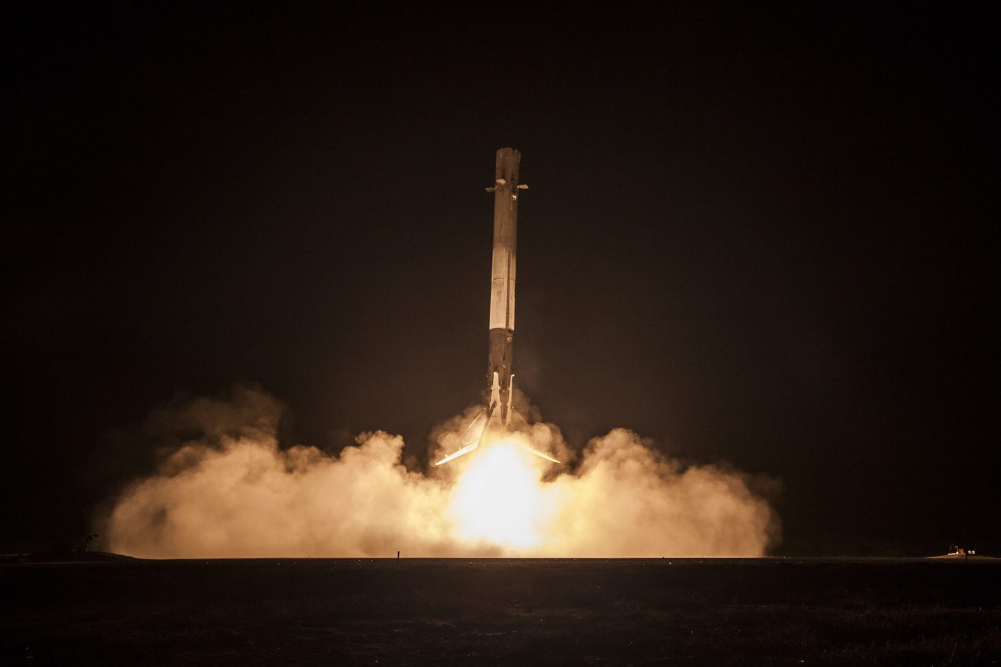 New photos of SpaceX booster show sooty but undamaged rocket - Ars Technica