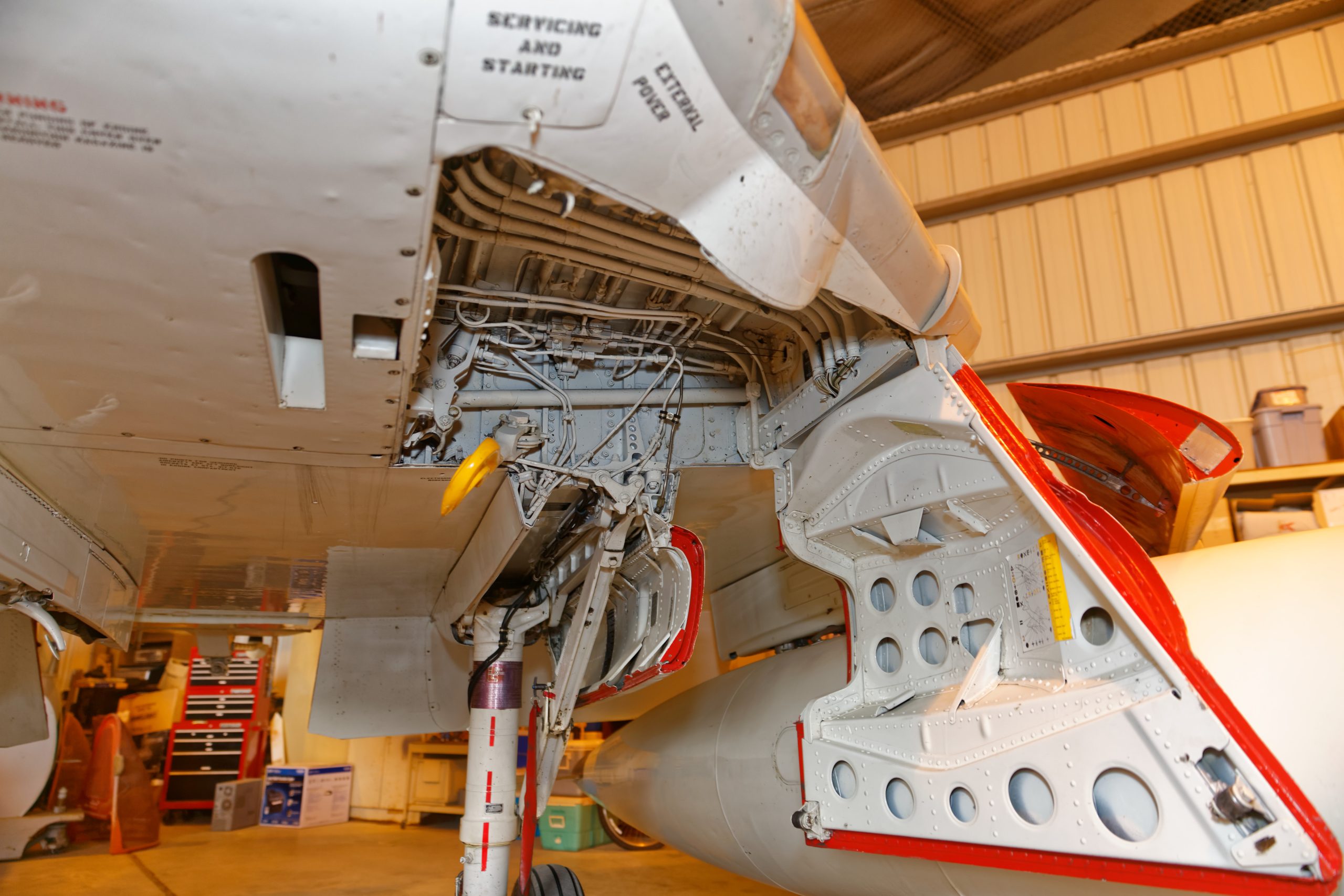 The slowly fading art of flying—and maintaining—Cold War fighter jets ...