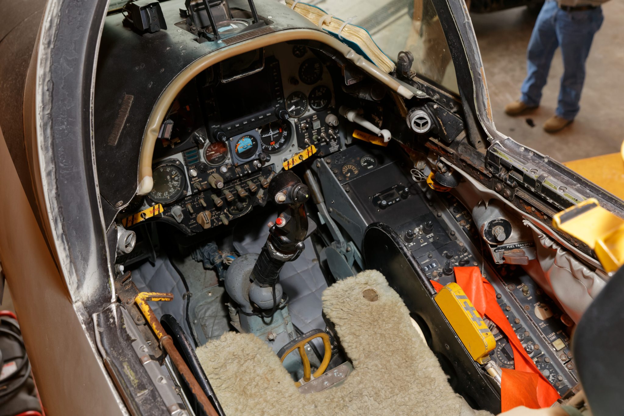 The slowly fading art of flying—and maintaining—Cold War fighter jets ...