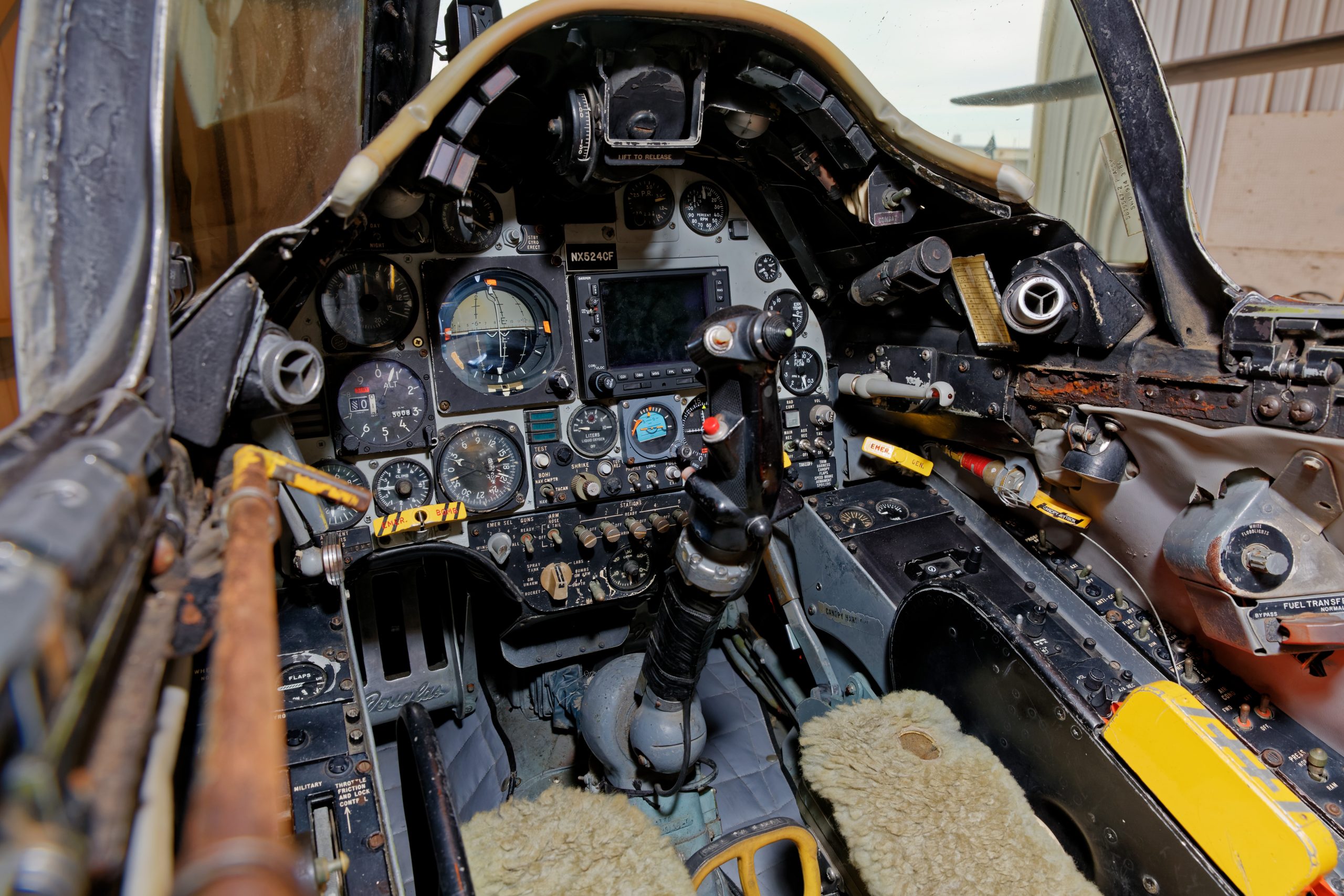 The slowly fading art of flying—and maintaining—Cold War fighter jets ...