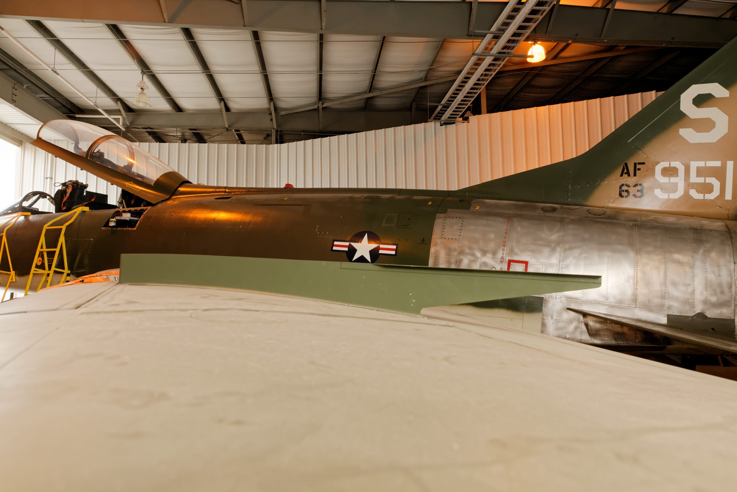 The slowly fading art of flying—and maintaining—Cold War fighter jets ...