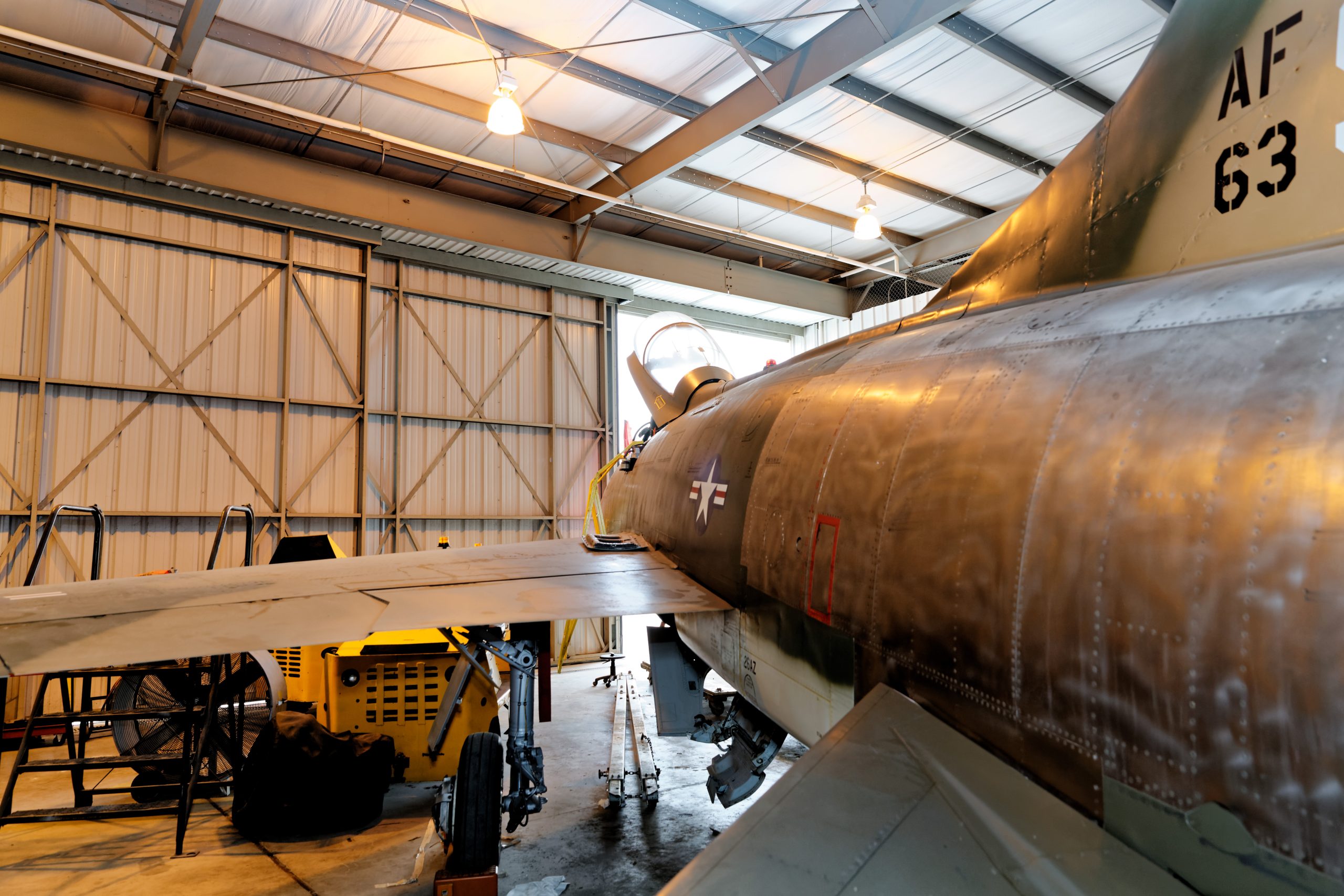 The slowly fading art of flying—and maintaining—Cold War fighter jets ...