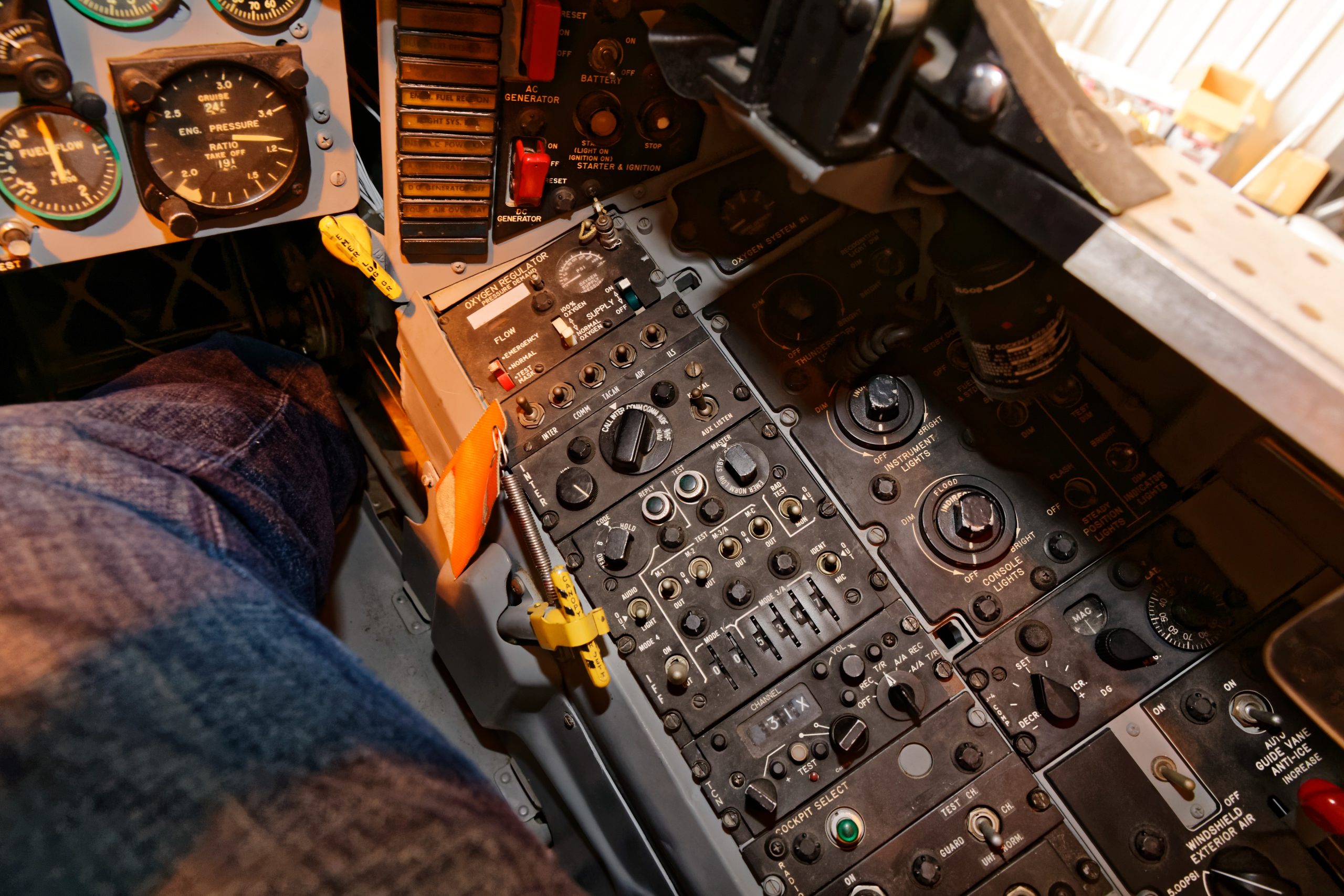 The slowly fading art of flying—and maintaining—Cold War fighter jets ...
