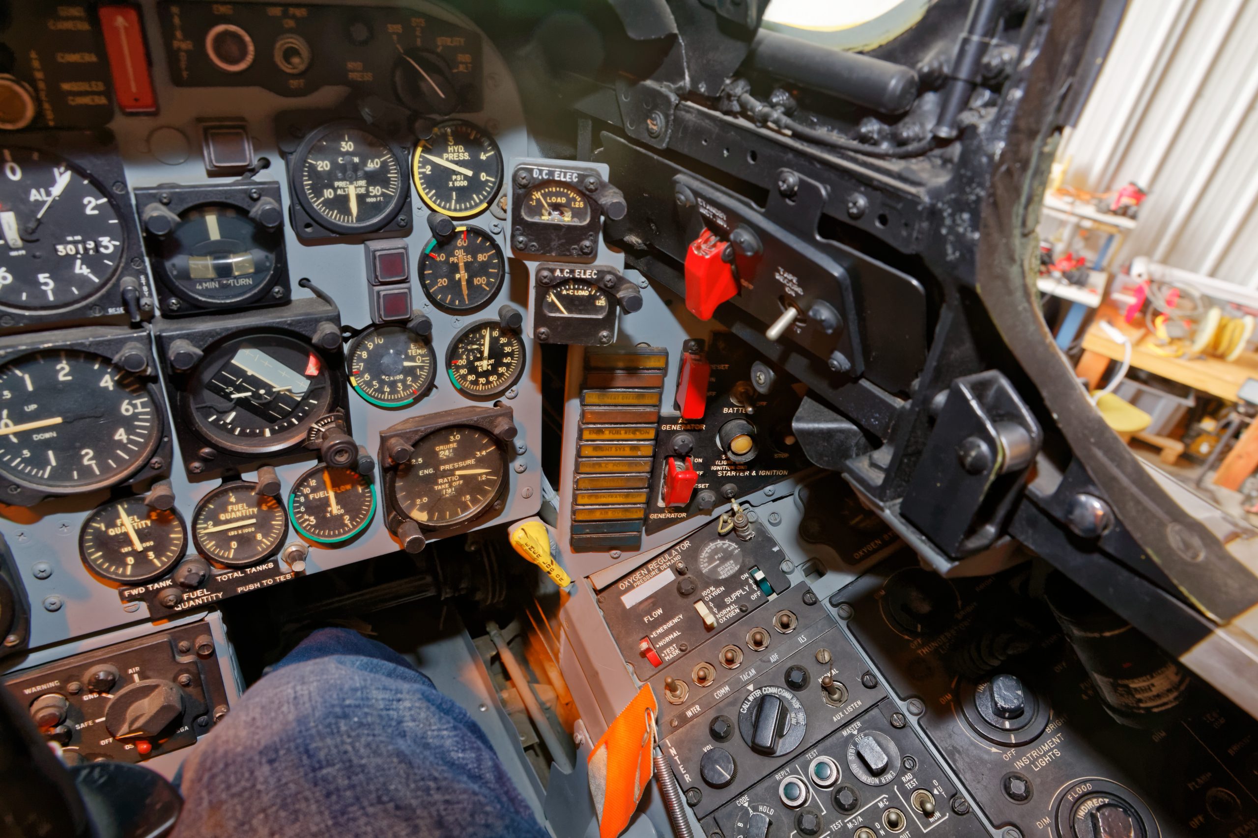 The slowly fading art of flying—and maintaining—Cold War fighter jets ...