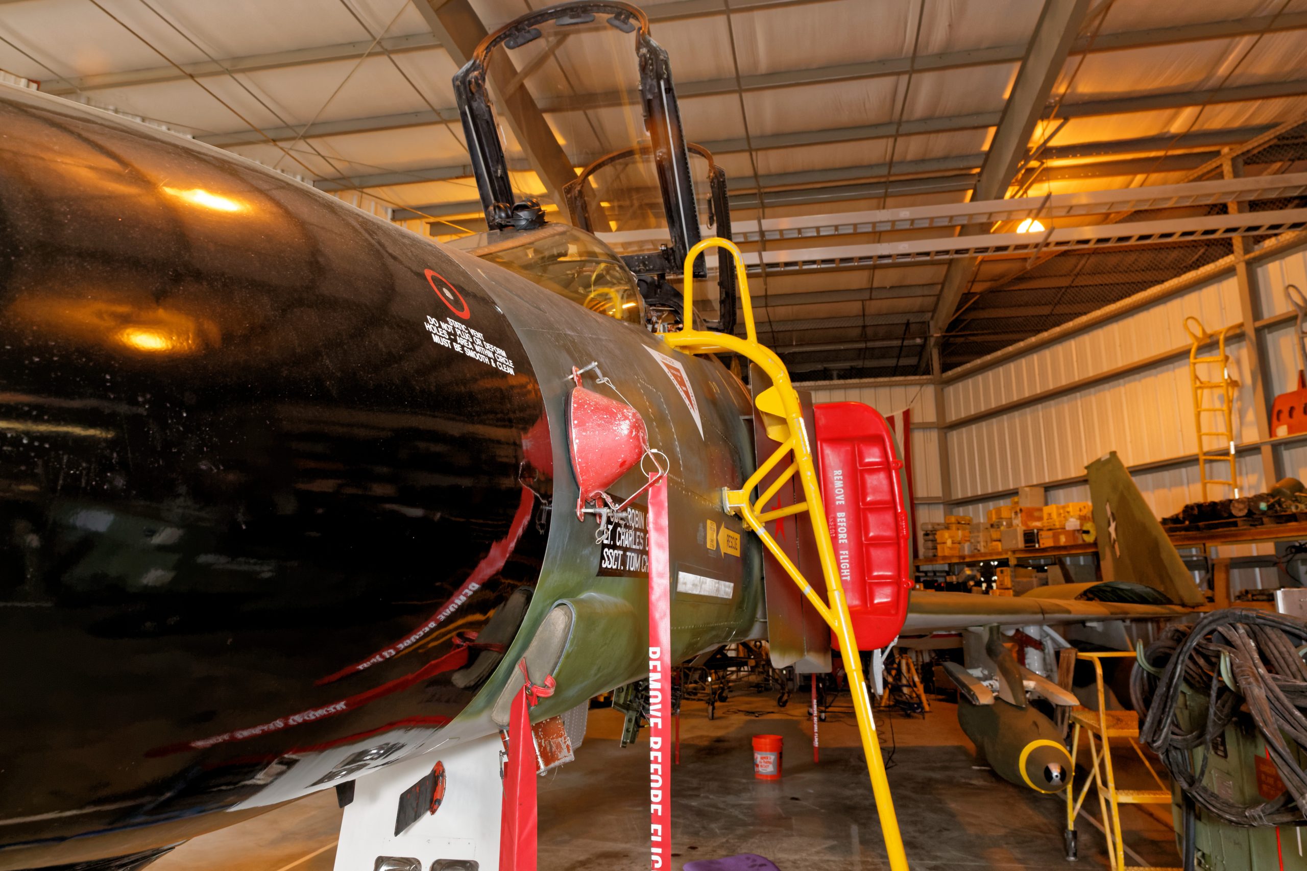The slowly fading art of flying—and maintaining—Cold War fighter jets ...
