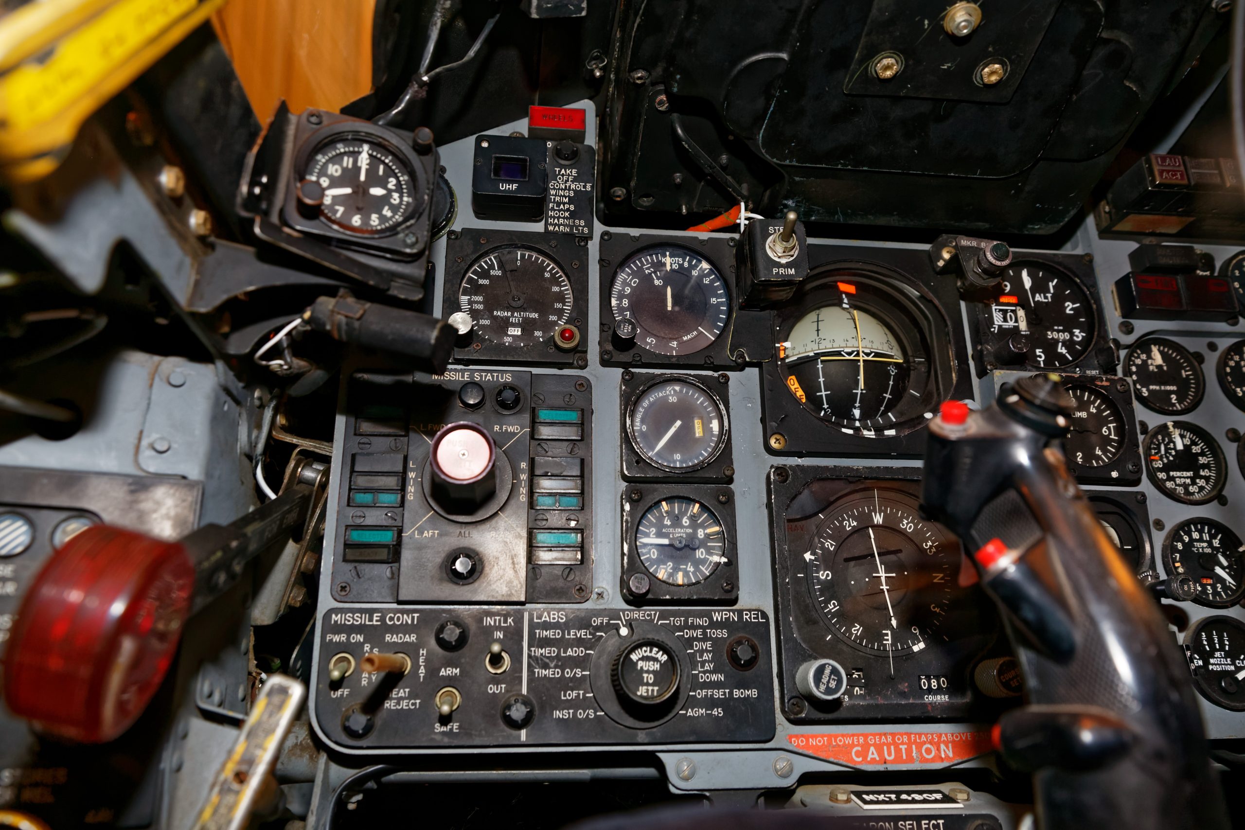 The slowly fading art of flying—and maintaining—Cold War fighter jets ...