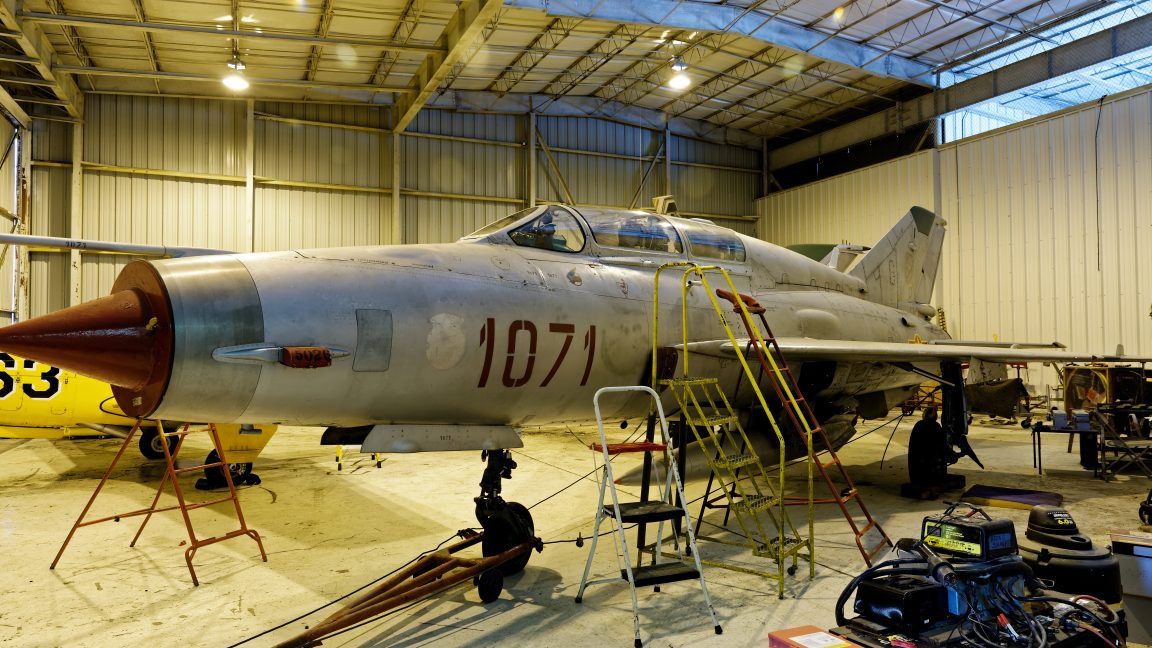 The slowly fading art of flying—and maintaining—Cold War fighter jets ...