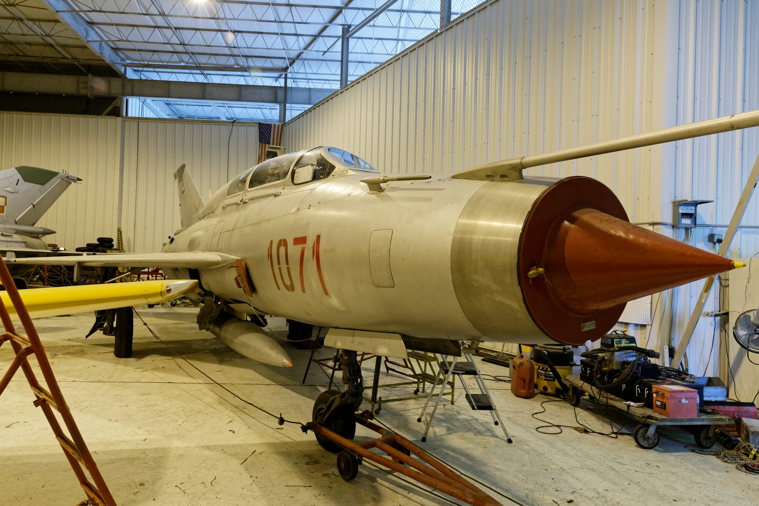 The slowly fading art of flying—and maintaining—Cold War fighter jets ...