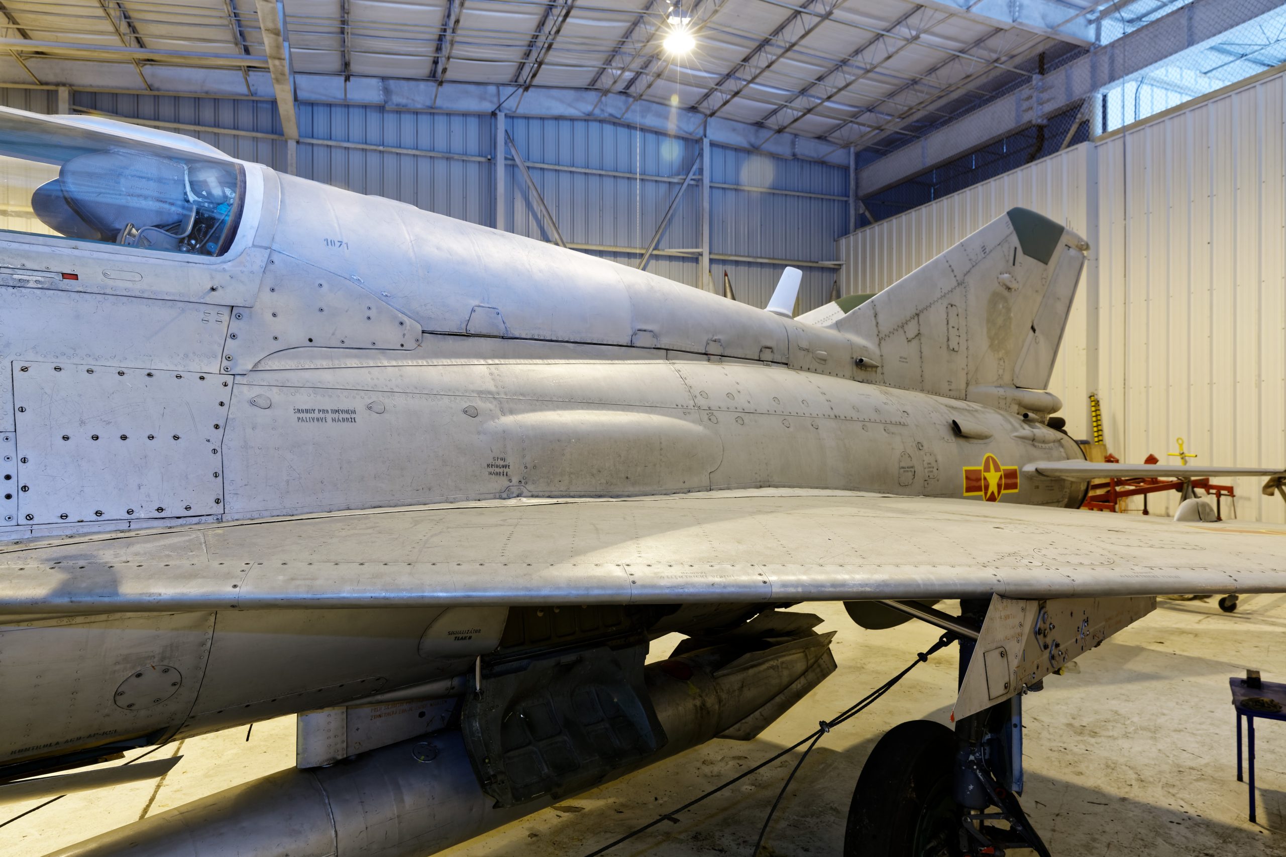 The slowly fading art of flying—and maintaining—Cold War fighter jets ...