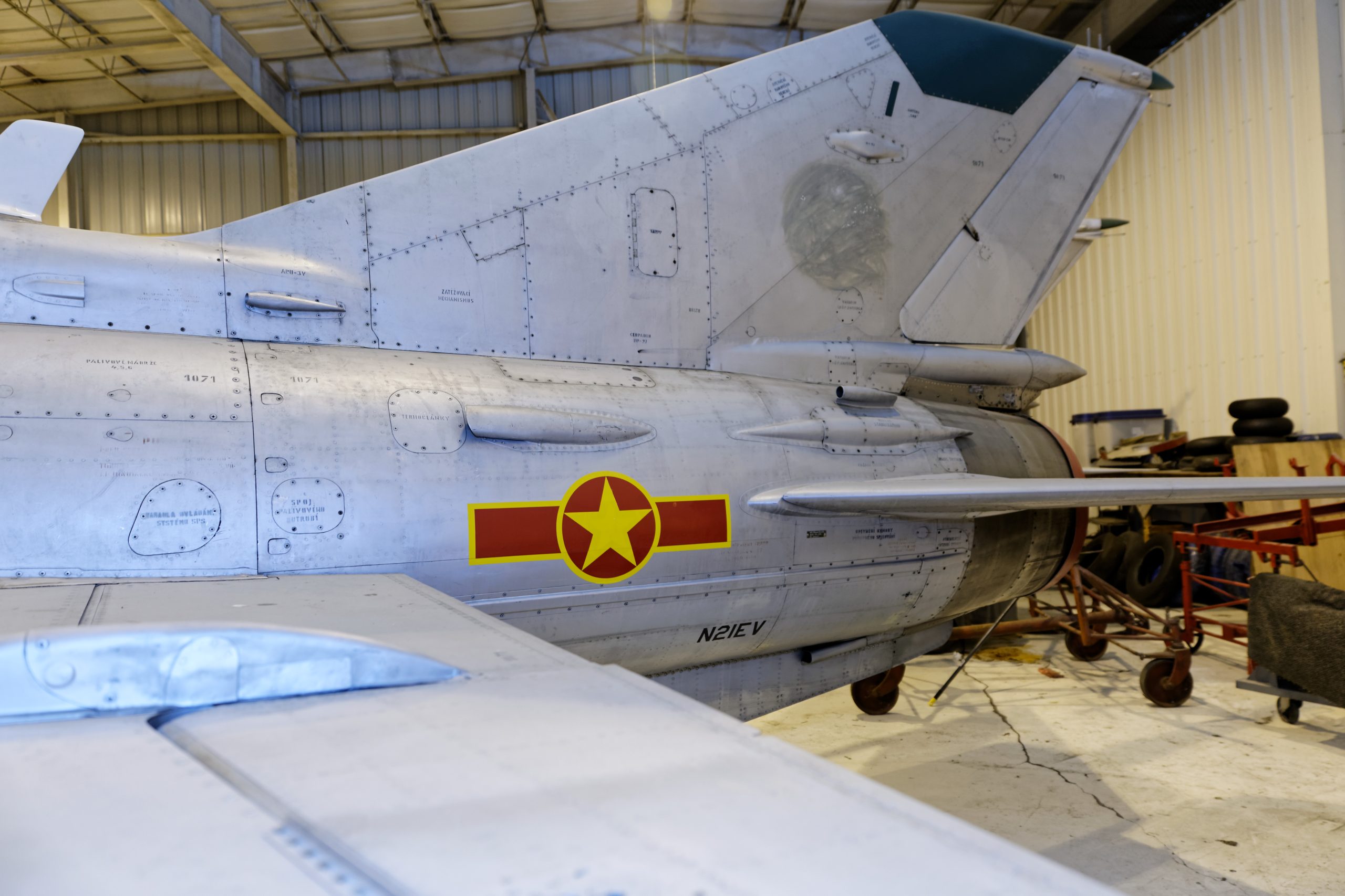 The slowly fading art of flying—and maintaining—Cold War fighter jets ...