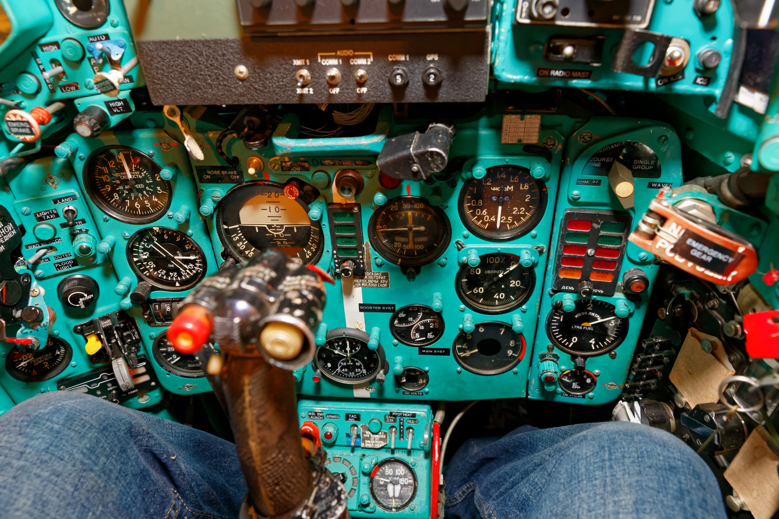 The slowly fading art of flying—and maintaining—Cold War fighter jets ...